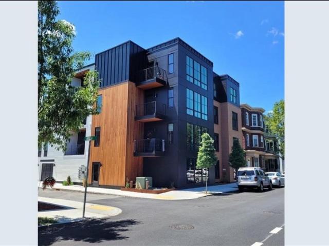 Furnished luxurious one BR two bathroom condo uni