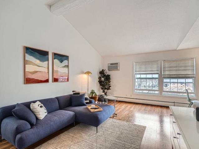 FURNISHED MCM UPPER LEVEL 1 BR CONDO_PET FRIENDLY