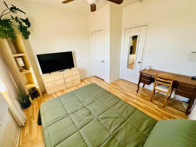 Furnished Silver Lake Room. With Parking