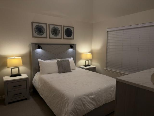 Furnished Space in Clean Quiet Home w/ Amenities