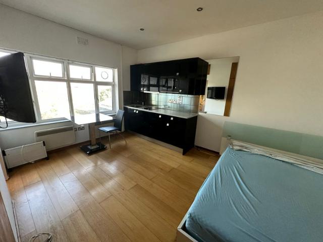 Furnished Studio Near Golders Green Station