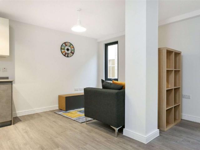 Furnished studio apartment in the popular Milliners development
