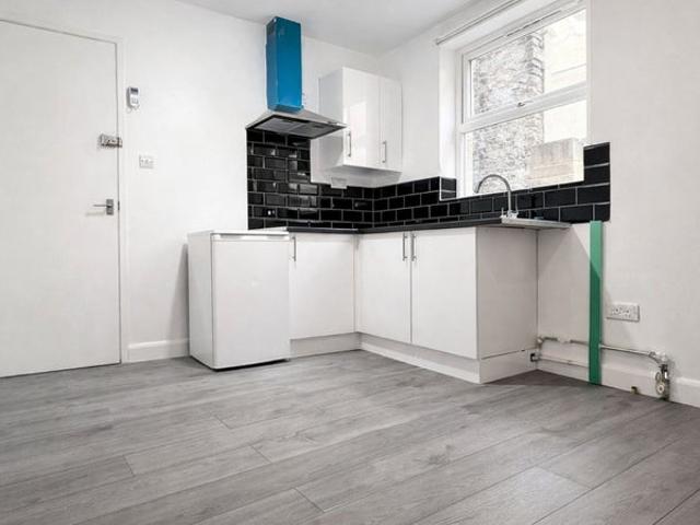 Furnished Studio in Abbeywood Bills Included