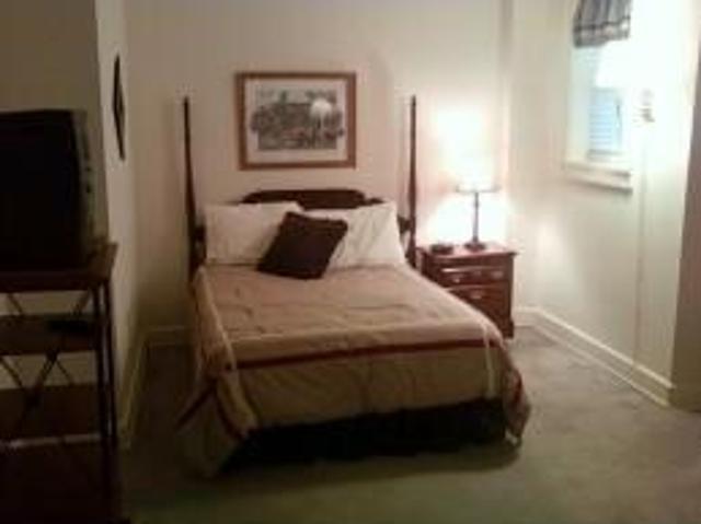 Furnished Studio Sublet Month to Month Lease!