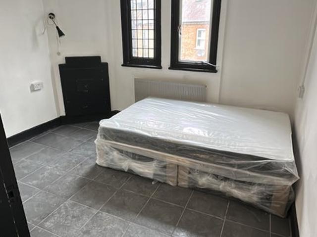 Furnished studio to rent in NW10