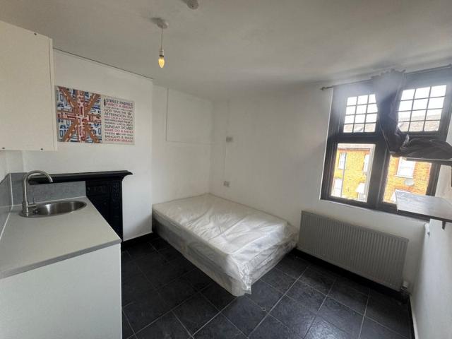 Furnished studio to rent in NW10