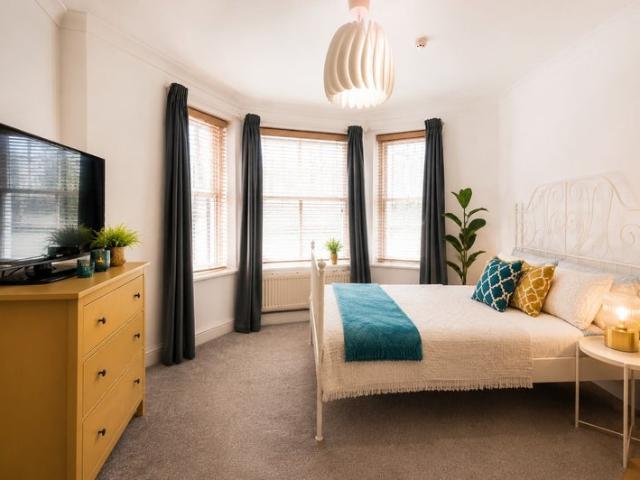 Furnished Studio with Patio at Holland Park