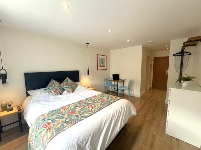Furnished Stylish Studio in West Bridgford