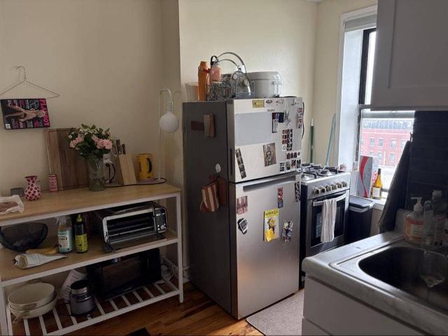 Furnished sublet Available: August