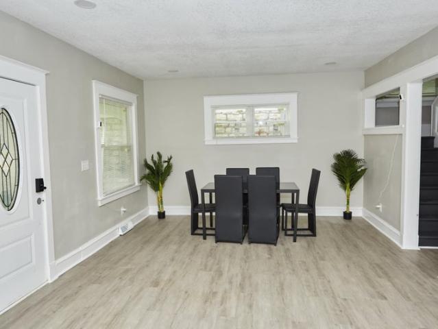 Furnished Suites with private bathrooms in the hea