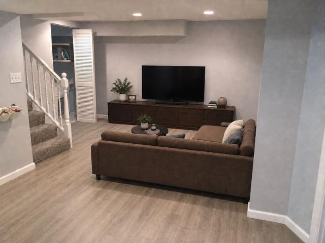 Furnished Private 1 Bedroom + Den in Silver Sprin