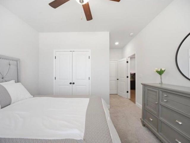 Furnished Private Bathroom Utilities Included