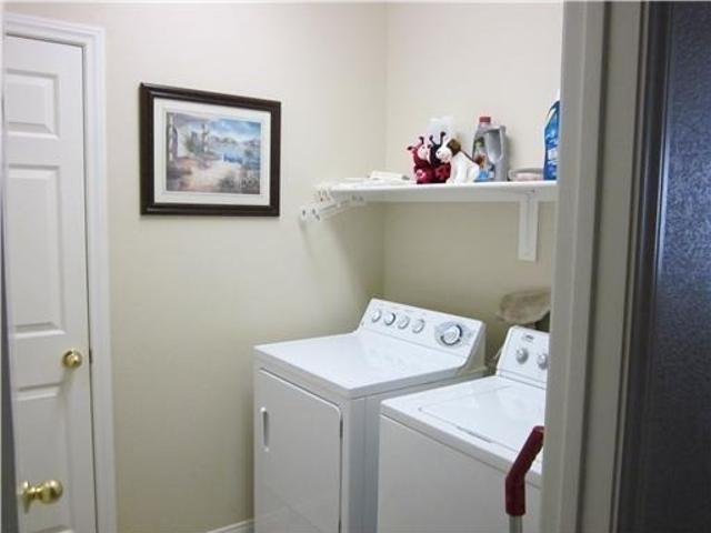 Furnished Private Bed & Bath in Spacious 2BR Townhouse – Comfortable, Quiet Living