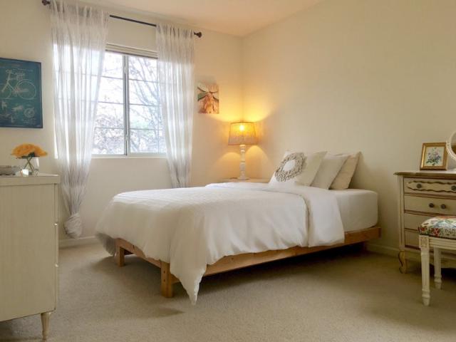 Furnished Private Bedroom in Spacious, Clean Home
