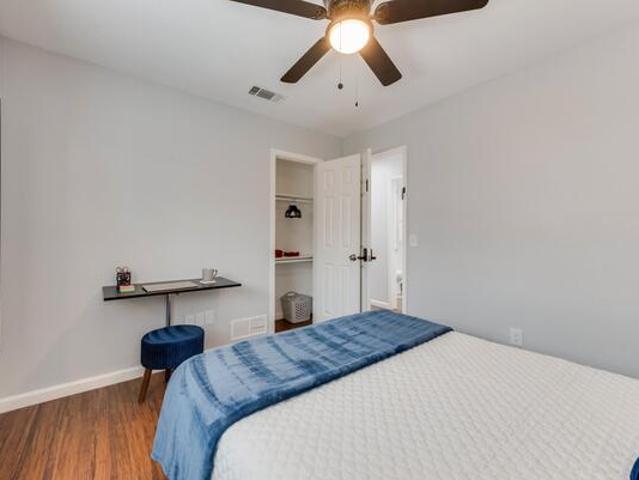 Furnished Private Room • Fast Wi Fi • Smart TV • Utilities Included • Walk to DART, H Mart & Fiesta • 3 Min to US 75 • Central East Plano