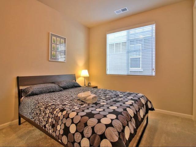 Furnished private room in modern house