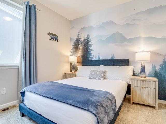 Furnished Private Room in New Build near downtown