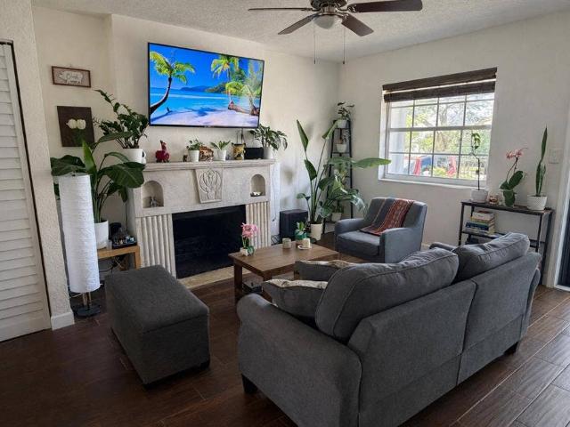 Furnished private room in a house