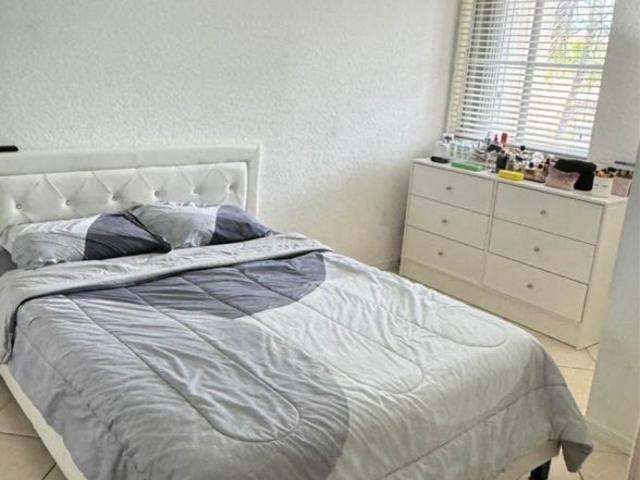 Furnished Private Room in Doral Utilities included