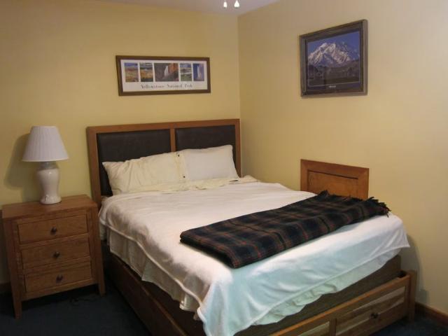 Furnished private room with a bathroom for rent