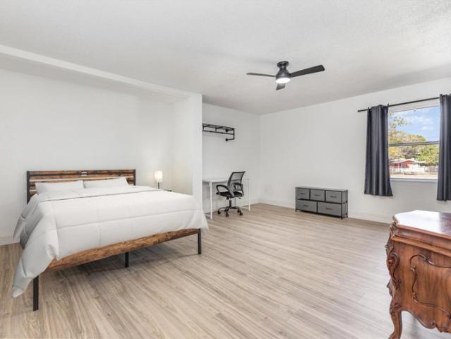Furnished Private Room with Private Entrance In S