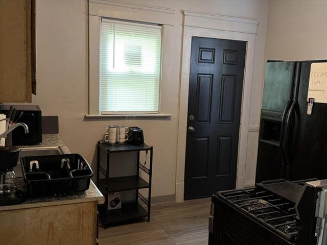 Furnished Private Rooms Near Cleveland Colleges &