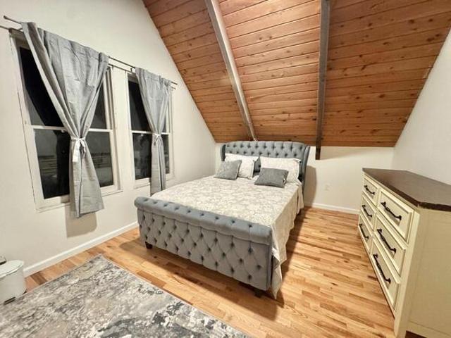 Furnished Queen Room with Private Bath, Wi Fi & Laundry Close to Metro and Rock Creek Park