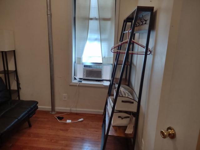 Furnished rm artist friendly apt 2roomies & dog
