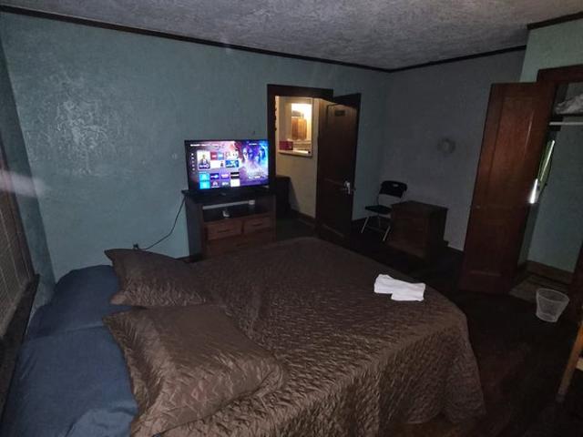 Furnished room