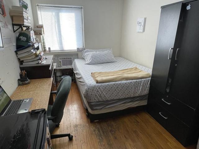 Furnished Room 125 Sq Ft for Rent in 3 Bedroom