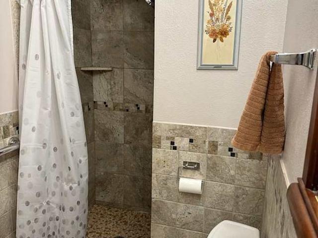 Furnished room to rent in a house
