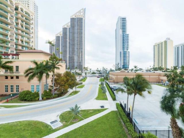 Furnished room two blocks away from the beach