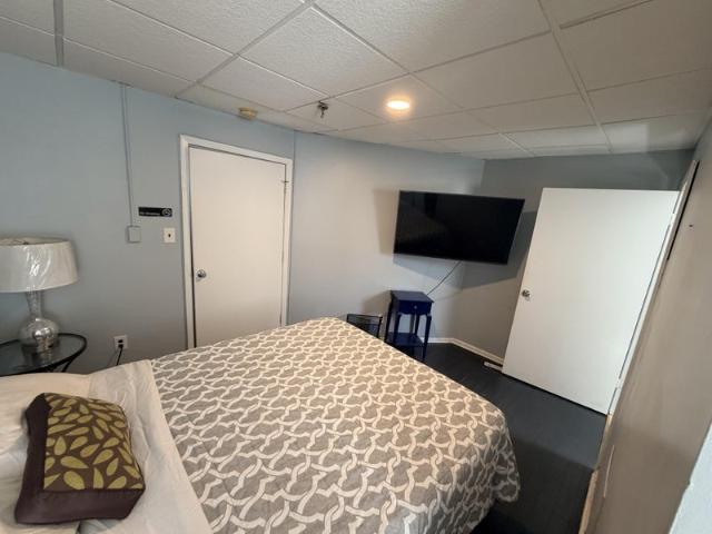 Furnished Room w/ Private Bath – Druid Hill