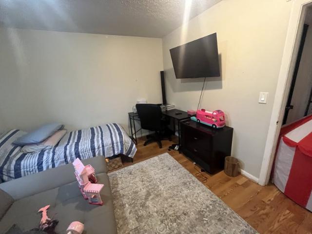 Furnished Room w/ Private Bath, Parking