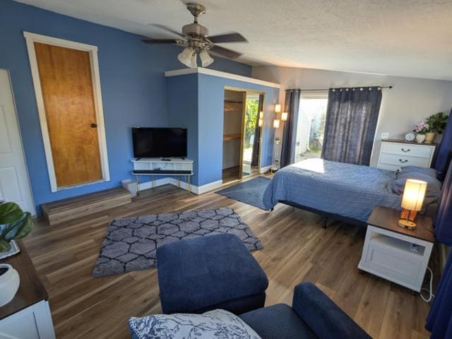 Furnished Room w/ Private Entrance