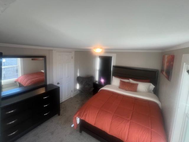 Furnished Room w/ TV, WiFi & Utilities