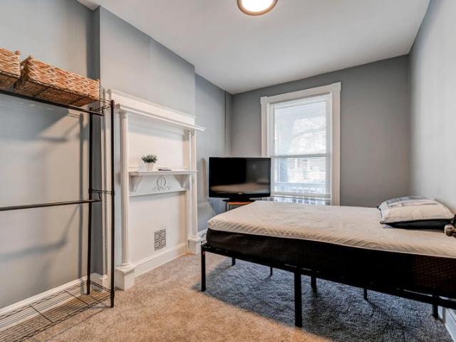 Furnished room walking distance to Johns Hopkins