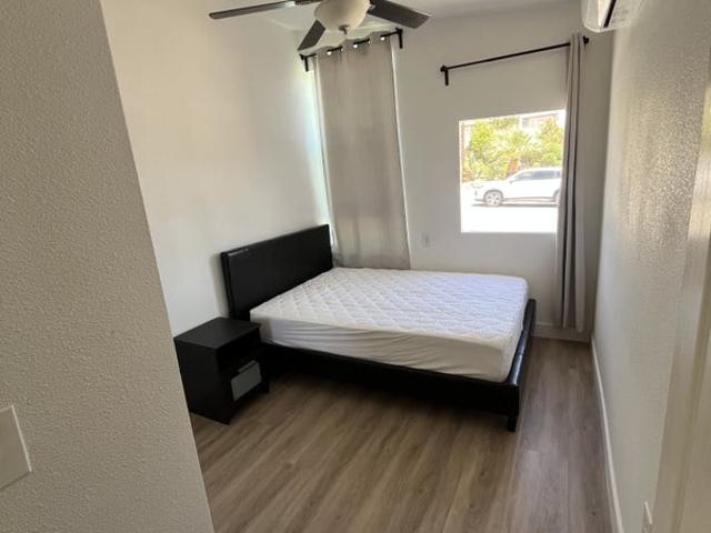 Furnished room with private AC in Desert Hot Sp