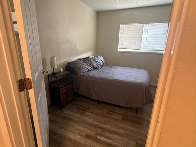 Furnished room with Private Bath, Wifi & Utilities