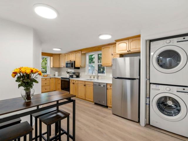 Furnished Room with Private Bath and New Reno