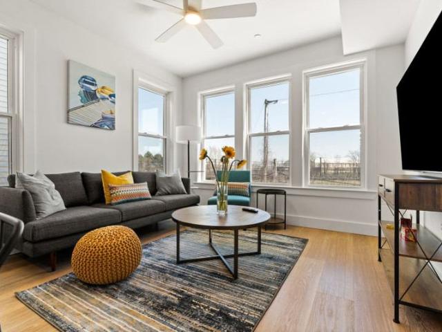 Furnished Room with Private Bath and New Reno