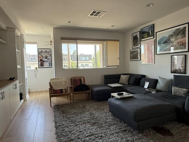 Furnished Room with Private Bath in New TownHouse