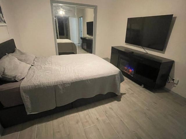 Furnished room with Private entrancebathroom! Uti
