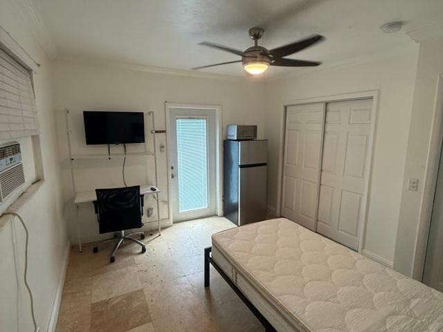 Furnished Room with Private EntrancePrivate Bathr