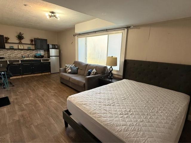 Furnished room with Private Kitchenette