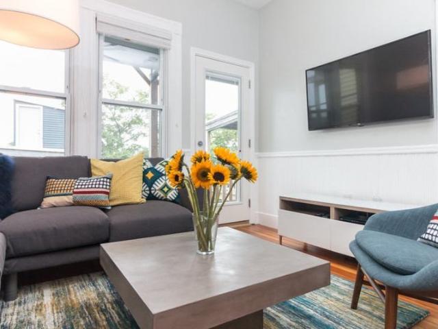 Furnished Room with Shared Bath and New Reno
