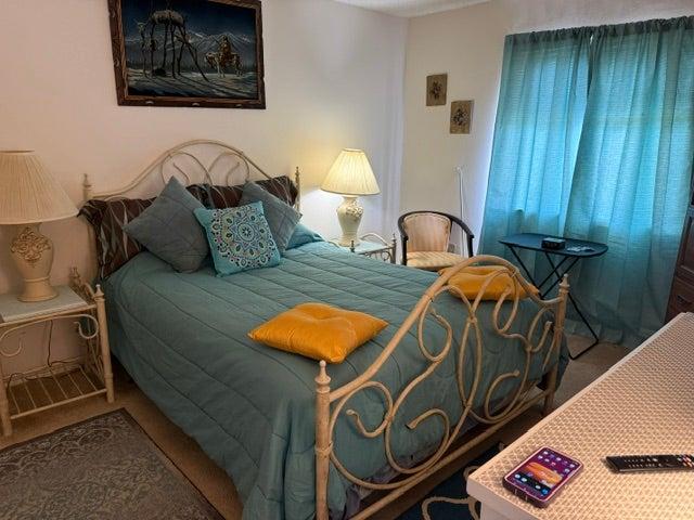Furnished Room with Shared Bathroom in Nice Home