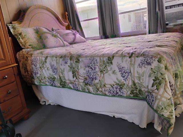 FURNISHED ROOM W/PRIVATE ENTRANCE