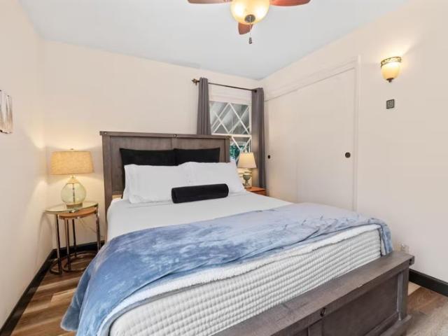 Furnished room available~~!
