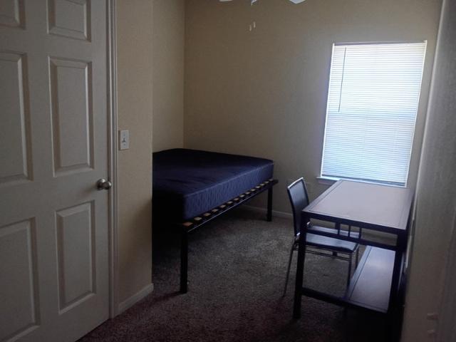 Furnished room by town lake